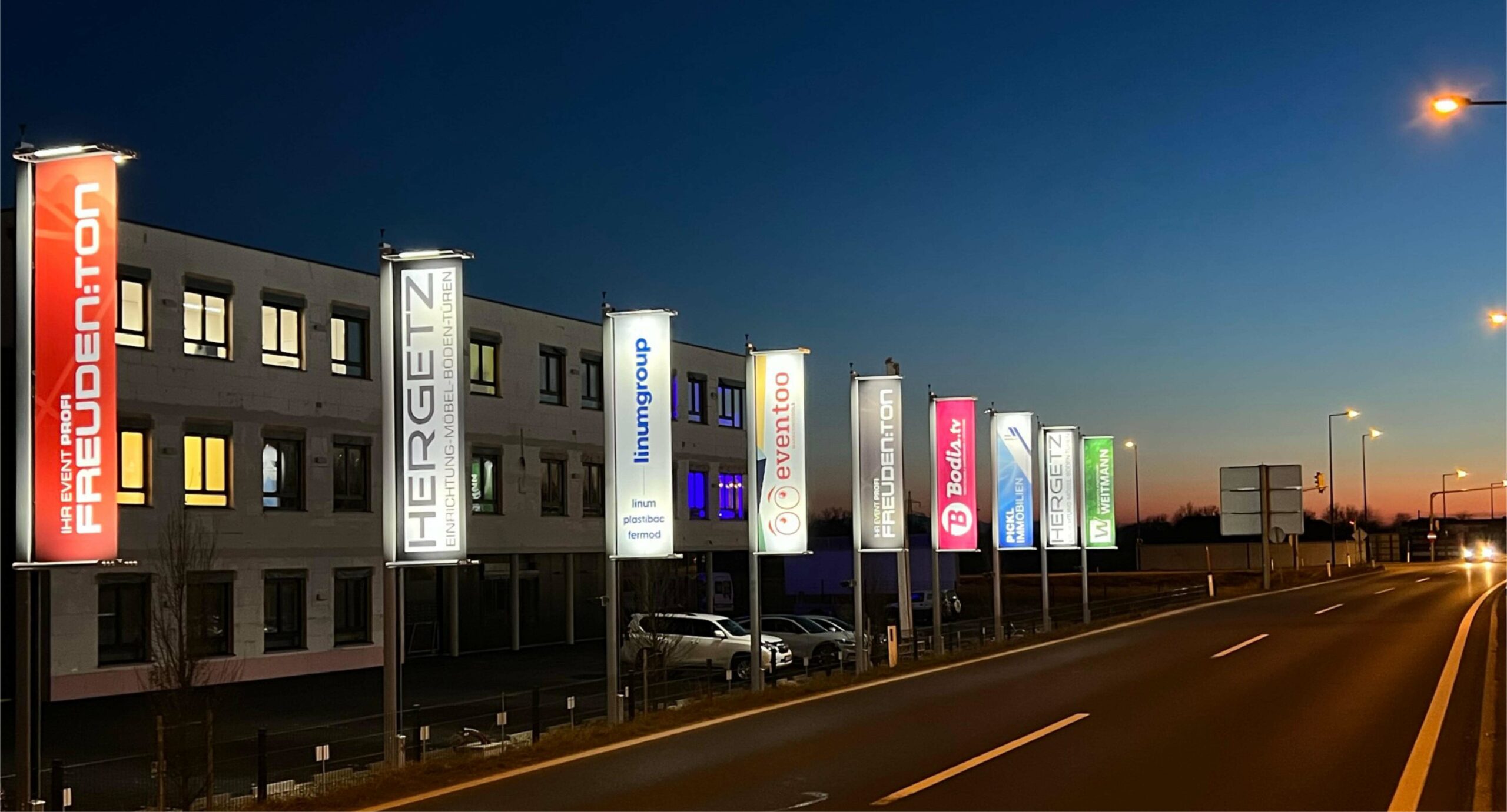 Illuminated flags - HUBER Signage
